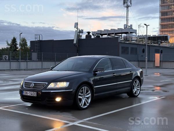 Black Volkswagen Phaeton 2004 in Riga, with an engine capacity of 6.00 L and mileage of 151 thousand km for 12000 €, photo 1 on AUTOMOTO.COM.LV