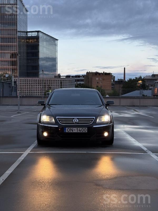 Black Volkswagen Phaeton 2004 in Riga, with an engine capacity of 6.00 L and mileage of 151 thousand km for 12000 €, photo 2 on AUTOMOTO.COM.LV