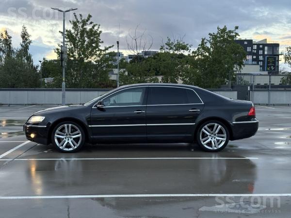 Black Volkswagen Phaeton 2004 in Riga, with an engine capacity of 6.00 L and mileage of 151 thousand km for 12000 €, photo 4 on AUTOMOTO.COM.LV