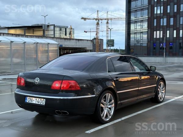 Black Volkswagen Phaeton 2004 in Riga, with an engine capacity of 6.00 L and mileage of 151 thousand km for 12000 €, photo 5 on AUTOMOTO.COM.LV