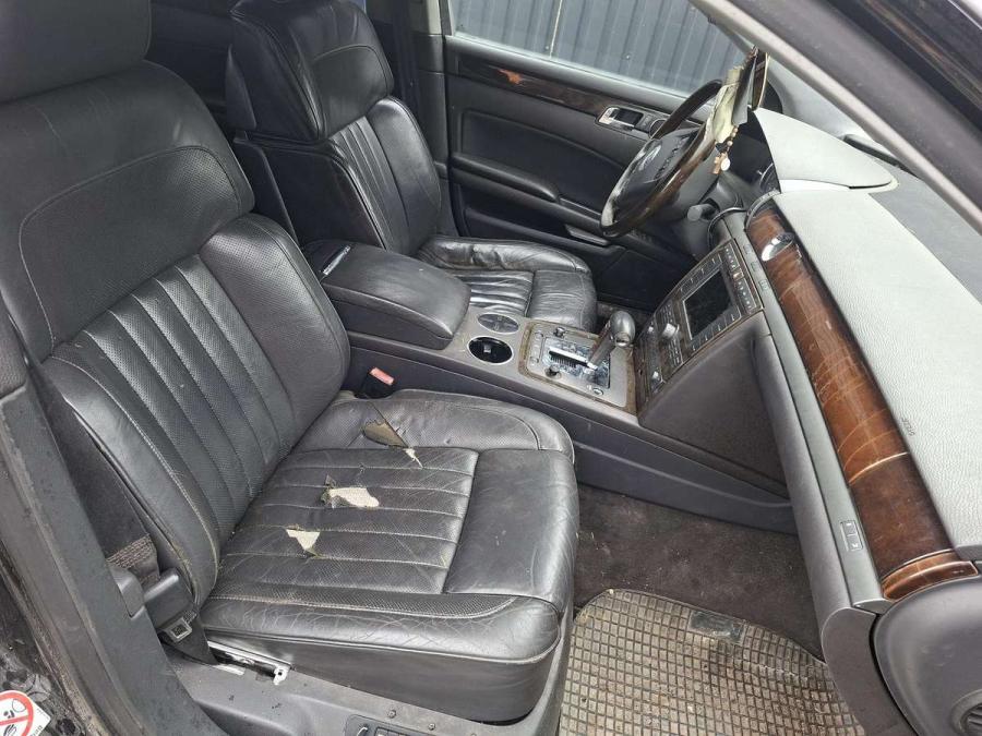 Melns Volkswagen Phaeton 2004 Kretinga, ar dzinēja tilpumu 5.00 L un nobraukumu 319 tūkst. km par 2400 €, foto 8 vietnē AUTOMOTO.COM.LV