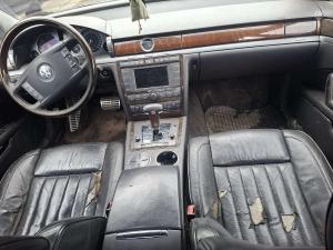Melns Volkswagen Phaeton 2004 Kretinga, ar dzinēja tilpumu 5.00 L un nobraukumu 319 tūkst. km par 2400 €, foto 10 vietnē AUTOMOTO.COM.LV