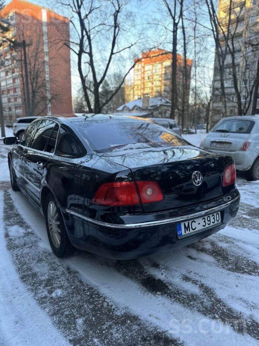 Black Volkswagen Phaeton 2005 in Riga, with an engine capacity of 3.00 L and mileage of 214 thousand km for 4000 €, photo 1 on AUTOMOTO.COM.LV