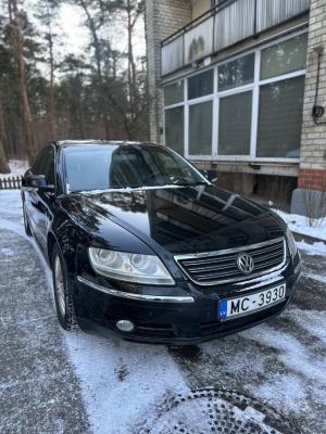 Black Volkswagen Phaeton 2005 in Riga, with an engine capacity of 3.00 L and mileage of 214 thousand km for 4000 €, photo 3 on AUTOMOTO.COM.LV