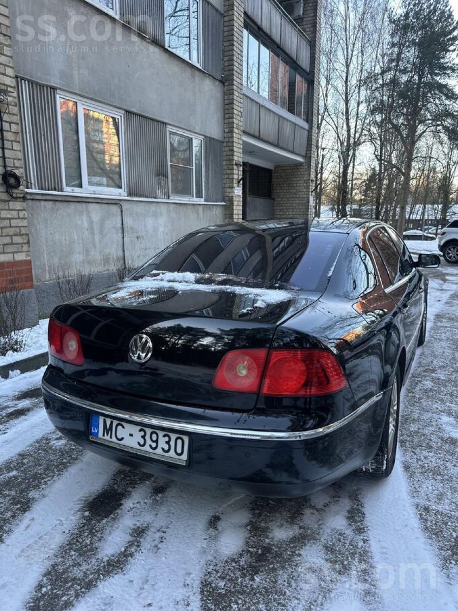 Black Volkswagen Phaeton 2005 in Riga, with an engine capacity of 3.00 L and mileage of 214 thousand km for 4000 €, photo 5 on AUTOMOTO.COM.LV