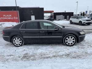 Black Volkswagen Phaeton 2005 in Klaipeda, with an engine capacity of 2.97 L and mileage of 313 thousand km for 2700 €, photo 4 on AUTOMOTO.COM.LV