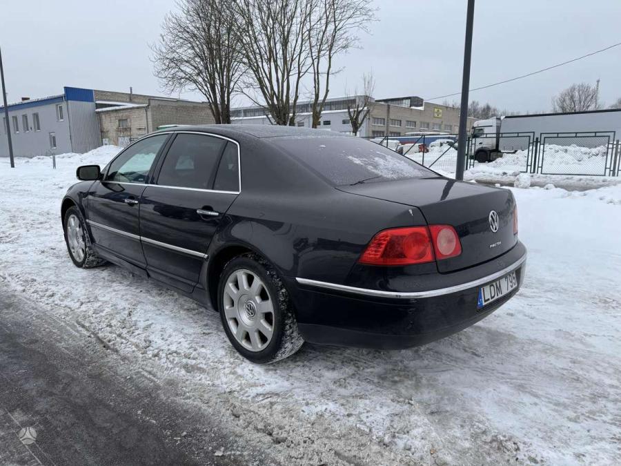 Black Volkswagen Phaeton 2005 in Klaipeda, with an engine capacity of 2.97 L and mileage of 313 thousand km for 2700 €, photo 7 on AUTOMOTO.COM.LV