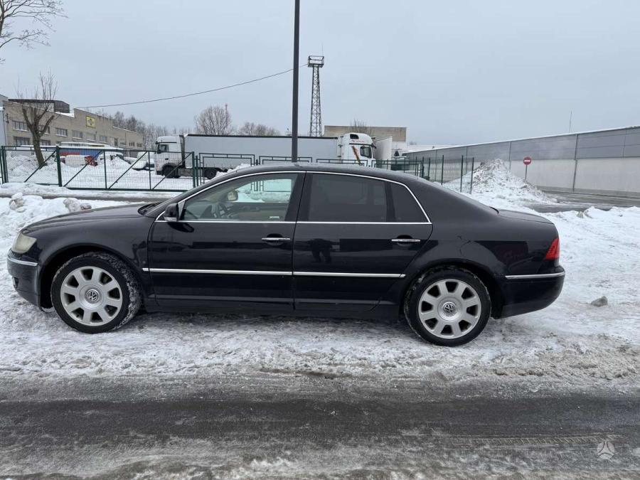 Black Volkswagen Phaeton 2005 in Klaipeda, with an engine capacity of 2.97 L and mileage of 313 thousand km for 2700 €, photo 8 on AUTOMOTO.COM.LV