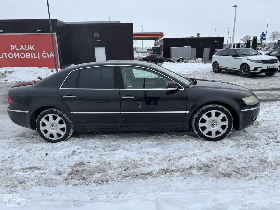 Black Volkswagen Phaeton 2005 in Klaipeda, with an engine capacity of 3.00 L and mileage of 313 thousand km for 2650 €, photo 4 on AUTOMOTO.COM.LV