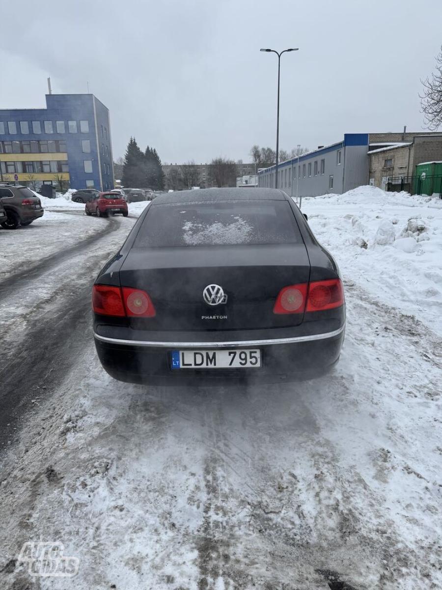 Black Volkswagen Phaeton 2005 in Klaipeda, with an engine capacity of 3.00 L and mileage of 313 thousand km for 2650 €, photo 6 on AUTOMOTO.COM.LV