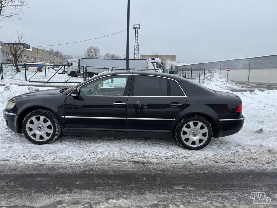 Black Volkswagen Phaeton 2005 in Klaipeda, with an engine capacity of 3.00 L and mileage of 313 thousand km for 2650 €, photo 8 on AUTOMOTO.COM.LV