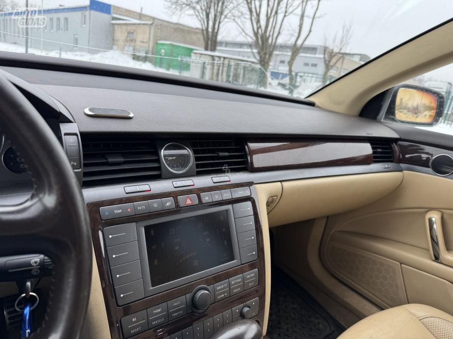 Black Volkswagen Phaeton 2005 in Klaipeda, with an engine capacity of 3.00 L and mileage of 313 thousand km for 2650 €, photo 16 on AUTOMOTO.COM.LV