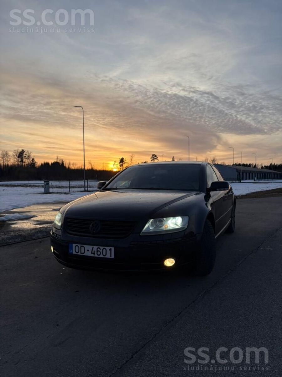Black Volkswagen Phaeton 2005 in Riga, with an engine capacity of 3.00 L and mileage of 282 thousand km for 2700 €, photo 1 on AUTOMOTO.COM.LV