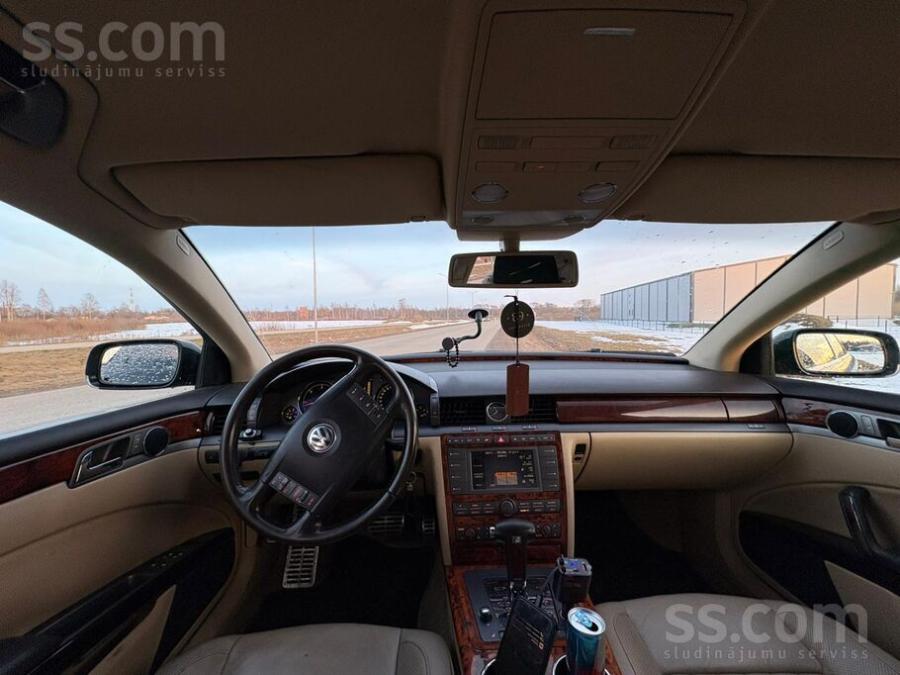 Black Volkswagen Phaeton 2005 in Riga, with an engine capacity of 3.00 L and mileage of 282 thousand km for 2700 €, photo 6 on AUTOMOTO.COM.LV
