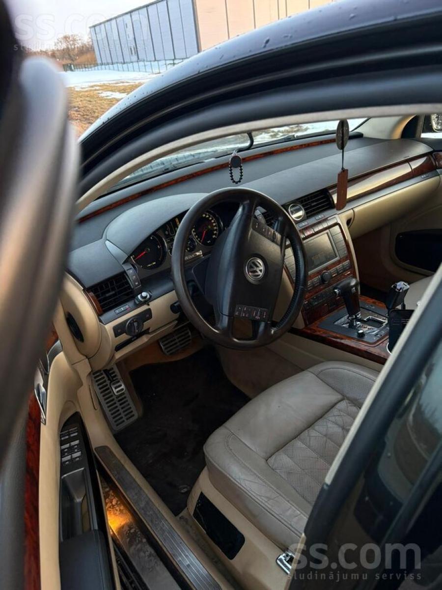 Black Volkswagen Phaeton 2005 in Riga, with an engine capacity of 3.00 L and mileage of 282 thousand km for 2700 €, photo 7 on AUTOMOTO.COM.LV