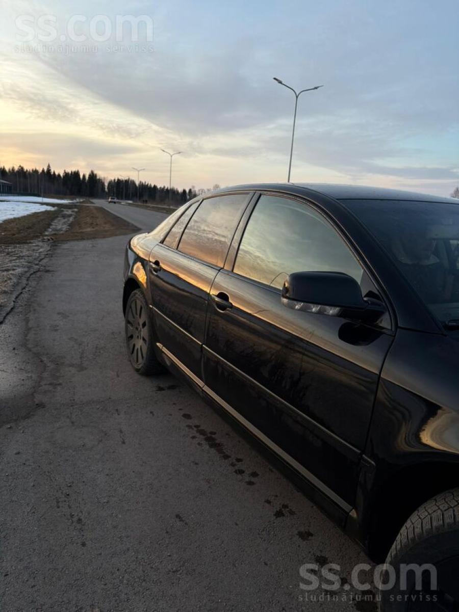 Black Volkswagen Phaeton 2005 in Riga, with an engine capacity of 3.00 L and mileage of 282 thousand km for 2700 €, photo 8 on AUTOMOTO.COM.LV
