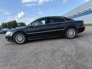 Black Volkswagen Phaeton 2005 in Daugavpils, with an engine capacity of 3.00 L and mileage of 248 thousand km for 3999 €, photo 3 on AUTOMOTO.COM.LV