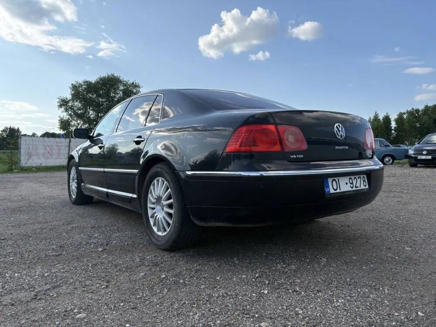 Black Volkswagen Phaeton 2005 in Daugavpils, with an engine capacity of 3.00 L and mileage of 248 thousand km for 3999 €, photo 4 on AUTOMOTO.COM.LV