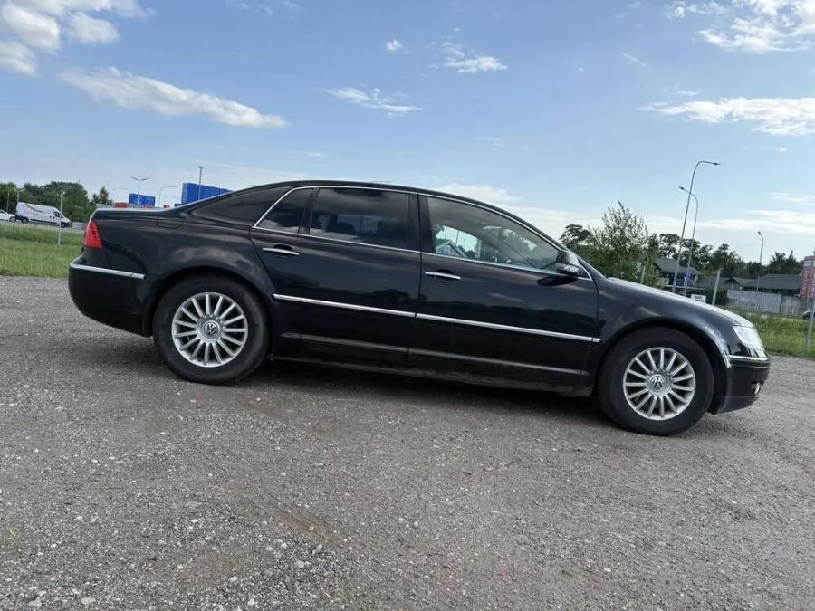 Black Volkswagen Phaeton 2005 in Daugavpils, with an engine capacity of 3.00 L and mileage of 248 thousand km for 3999 €, photo 7 on AUTOMOTO.COM.LV