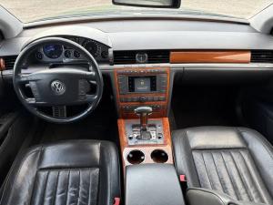 Black Volkswagen Phaeton 2005 in Daugavpils, with an engine capacity of 3.00 L and mileage of 248 thousand km for 3999 €, photo 10 on AUTOMOTO.COM.LV