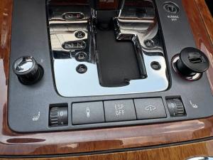 Black Volkswagen Phaeton 2005 in Daugavpils, with an engine capacity of 3.00 L and mileage of 248 thousand km for 3999 €, photo 20 on AUTOMOTO.COM.LV