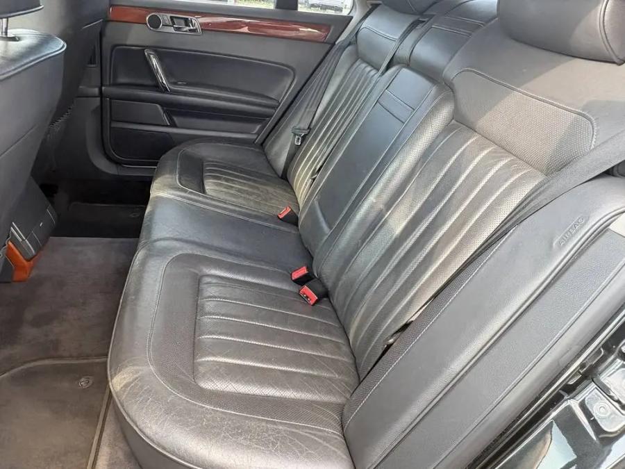 Black Volkswagen Phaeton 2005 in Daugavpils, with an engine capacity of 3.00 L and mileage of 248 thousand km for 3999 €, photo 23 on AUTOMOTO.COM.LV