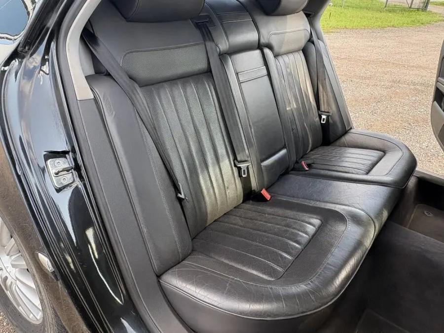 Black Volkswagen Phaeton 2005 in Daugavpils, with an engine capacity of 3.00 L and mileage of 248 thousand km for 3999 €, photo 24 on AUTOMOTO.COM.LV