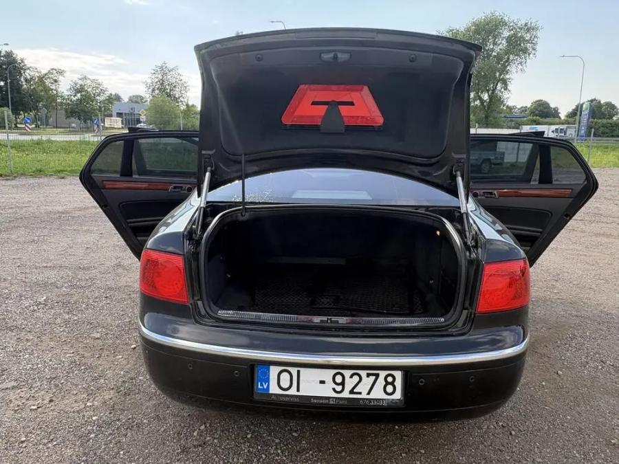 Black Volkswagen Phaeton 2005 in Daugavpils, with an engine capacity of 3.00 L and mileage of 248 thousand km for 3999 €, photo 28 on AUTOMOTO.COM.LV