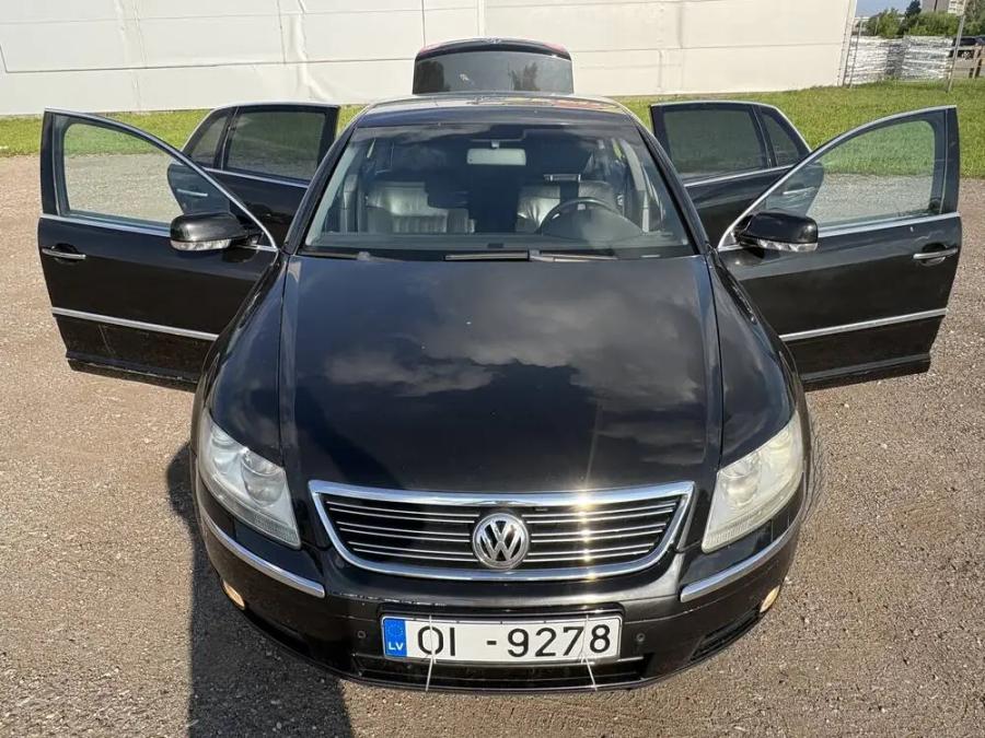 Black Volkswagen Phaeton 2005 in Daugavpils, with an engine capacity of 3.00 L and mileage of 248 thousand km for 3999 €, photo 35 on AUTOMOTO.COM.LV