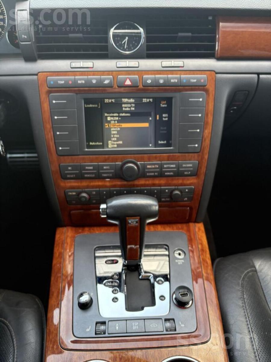 Melns Volkswagen Phaeton 2005 Daugavpils, ar dzinēja tilpumu 3.00 L un nobraukumu 248 tūkst. km par 3999 €, foto 13 vietnē AUTOMOTO.COM.LV