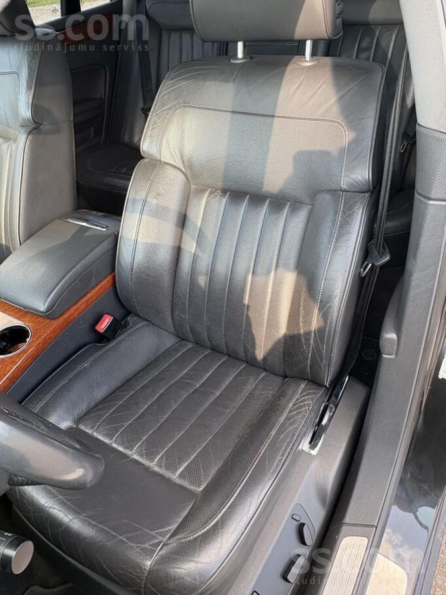 Melns Volkswagen Phaeton 2005 Daugavpils, ar dzinēja tilpumu 3.00 L un nobraukumu 248 tūkst. km par 3999 €, foto 21 vietnē AUTOMOTO.COM.LV