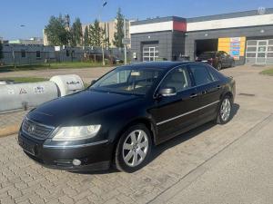 Black Volkswagen Phaeton 2005 in Kaunas, with an engine capacity of 2.97 L and mileage of 242 thousand km for 3990 €, photo 4 on AUTOMOTO.COM.LV