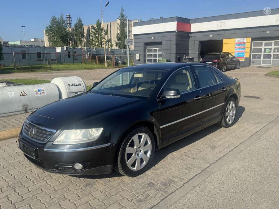 Black Volkswagen Phaeton 2005 in Kaunas, with an engine capacity of 2.97 L and mileage of 242 thousand km for 3990 €, photo 4 on AUTOMOTO.COM.LV