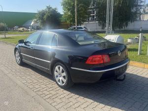 Black Volkswagen Phaeton 2005 in Kaunas, with an engine capacity of 2.97 L and mileage of 242 thousand km for 3990 €, photo 5 on AUTOMOTO.COM.LV