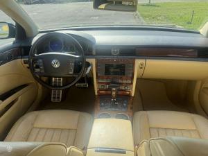 Black Volkswagen Phaeton 2005 in Kaunas, with an engine capacity of 2.97 L and mileage of 242 thousand km for 3990 €, photo 7 on AUTOMOTO.COM.LV