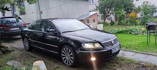 Black Volkswagen Phaeton 2006 in Vilnius, with an engine capacity of 3.00 L and mileage of 240 thousand km for 2400 €, photo 4 on AUTOMOTO.COM.LV