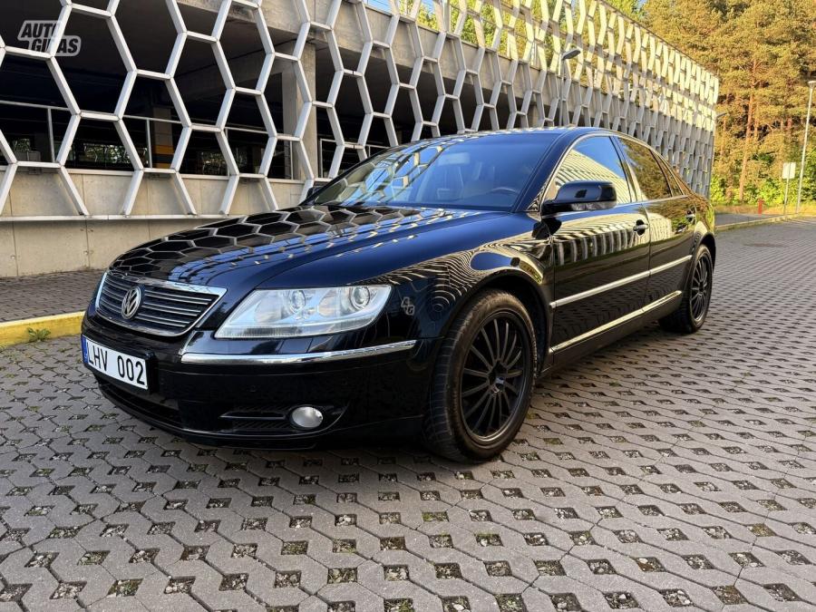 Black Volkswagen Phaeton 2006 in Vilnius, with an engine capacity of 3.00 L and mileage of 187 thousand km for 3000 €, photo 3 on AUTOMOTO.COM.LV