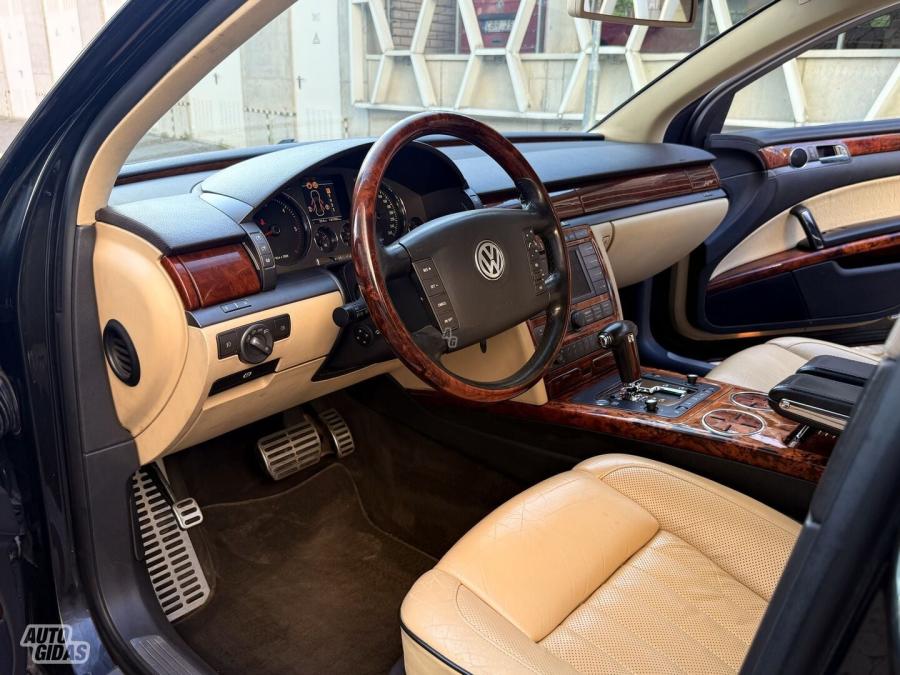 Black Volkswagen Phaeton 2006 in Vilnius, with an engine capacity of 3.00 L and mileage of 187 thousand km for 3000 €, photo 12 on AUTOMOTO.COM.LV