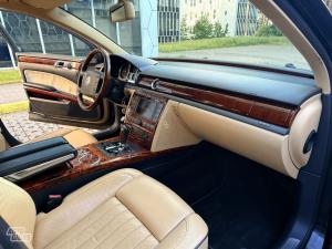Black Volkswagen Phaeton 2006 in Vilnius, with an engine capacity of 3.00 L and mileage of 187 thousand km for 3000 €, photo 17 on AUTOMOTO.COM.LV