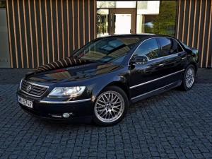 Black Volkswagen Phaeton 2006 in Riga, with an engine capacity of 3.00 L and mileage of 255 thousand km for 6490 €, photo  on AUTOMOTO.COM.LV