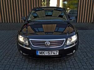 Black Volkswagen Phaeton 2006 in Riga, with an engine capacity of 3.00 L and mileage of 255 thousand km for 6490 €, photo 3 on AUTOMOTO.COM.LV
