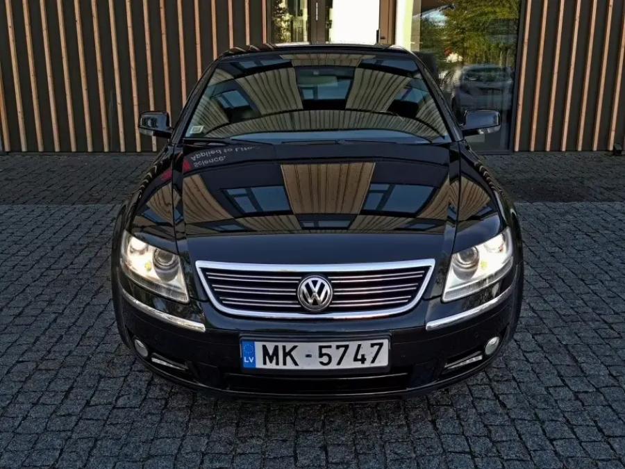 Black Volkswagen Phaeton 2006 in Riga, with an engine capacity of 3.00 L and mileage of 255 thousand km for 6490 €, photo 3 on AUTOMOTO.COM.LV
