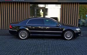 Black Volkswagen Phaeton 2006 in Riga, with an engine capacity of 3.00 L and mileage of 255 thousand km for 6490 €, photo 5 on AUTOMOTO.COM.LV