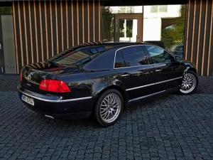 Black Volkswagen Phaeton 2006 in Riga, with an engine capacity of 3.00 L and mileage of 255 thousand km for 6490 €, photo 6 on AUTOMOTO.COM.LV