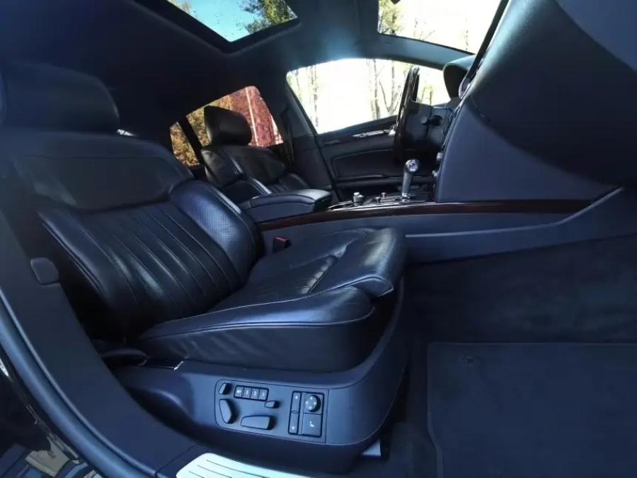 Black Volkswagen Phaeton 2006 in Riga, with an engine capacity of 3.00 L and mileage of 255 thousand km for 6490 €, photo 11 on AUTOMOTO.COM.LV