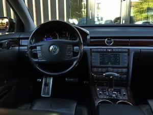 Black Volkswagen Phaeton 2006 in Riga, with an engine capacity of 3.00 L and mileage of 255 thousand km for 6490 €, photo 14 on AUTOMOTO.COM.LV
