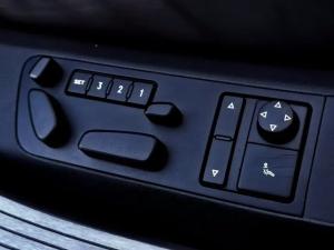 Black Volkswagen Phaeton 2006 in Riga, with an engine capacity of 3.00 L and mileage of 255 thousand km for 6490 €, photo 20 on AUTOMOTO.COM.LV