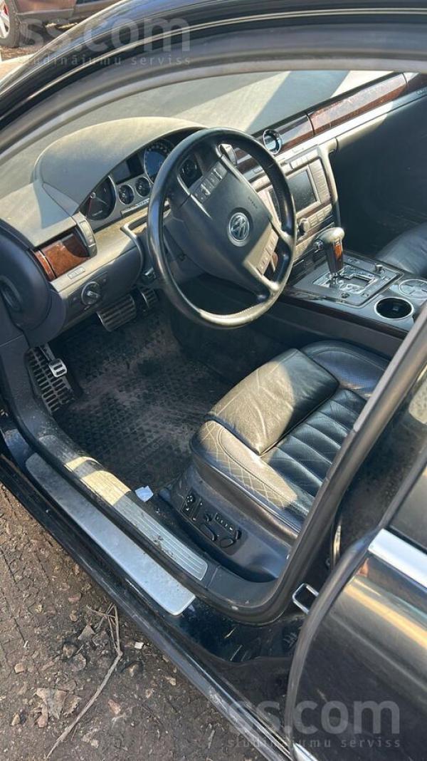 Black Volkswagen Phaeton 2006 in Riga, with an engine capacity of 3.00 L and mileage of 270 thousand km for 5200 €, photo 6 on AUTOMOTO.COM.LV