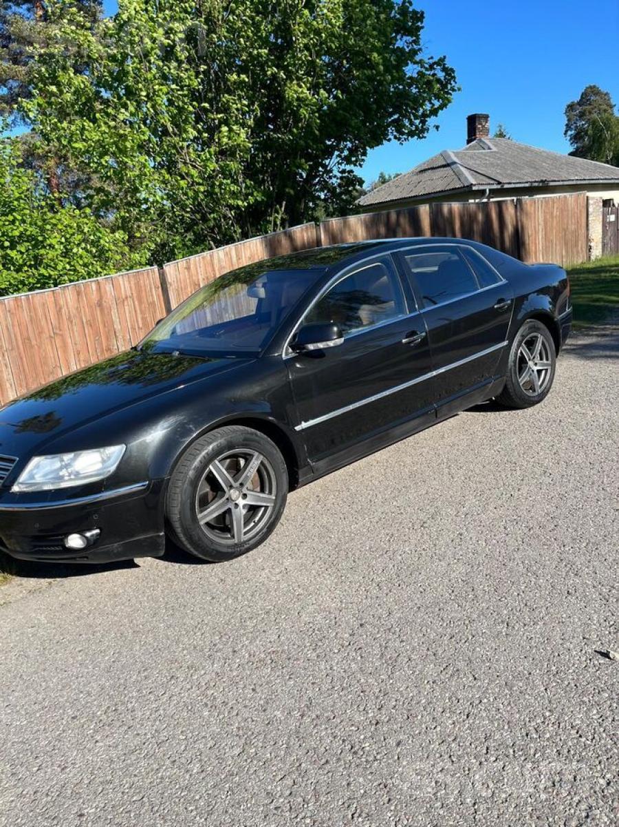 Black Volkswagen Phaeton 2006 in Riga, with an engine capacity of 4.20 L and mileage of 164 thousand km for 6500 €, photo 7 on AUTOMOTO.COM.LV