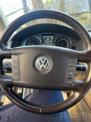 Black Volkswagen Phaeton 2006 in Riga, with an engine capacity of 4.20 L and mileage of 164 thousand km for 6500 €, photo 14 on AUTOMOTO.COM.LV